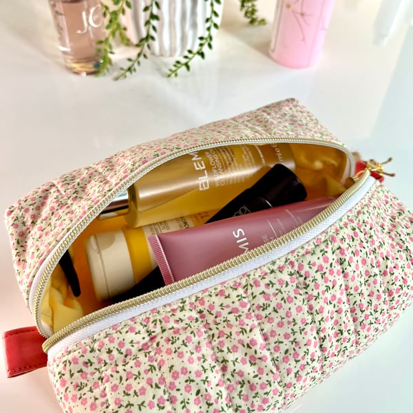 Floral Print Box Shape Quilted Toiletry Bag - Folksy