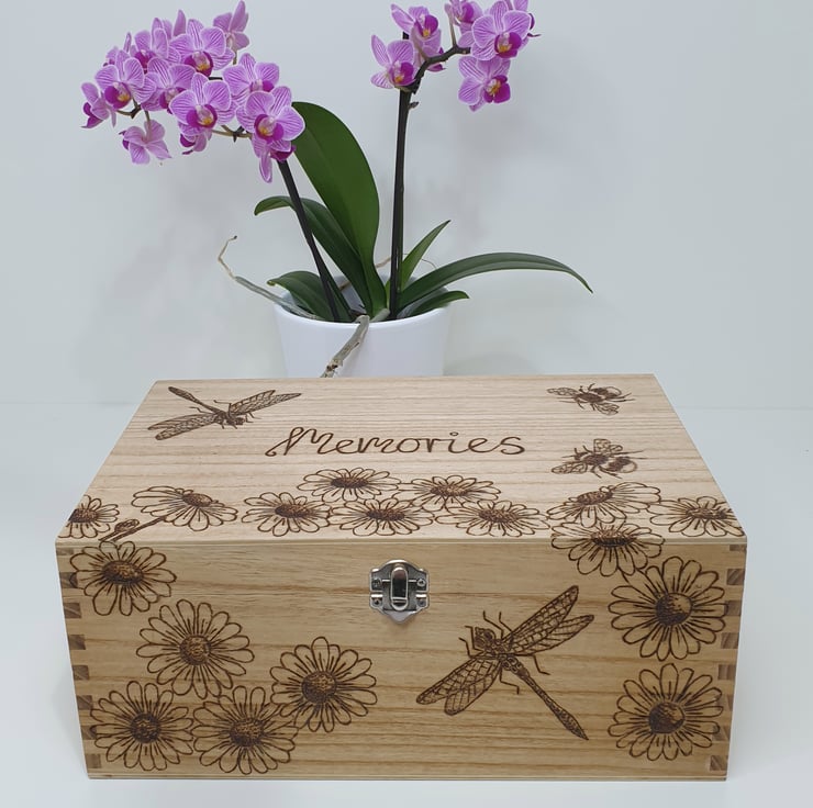 Wooden memory box, pyrography bees, daisies and... - Folksy