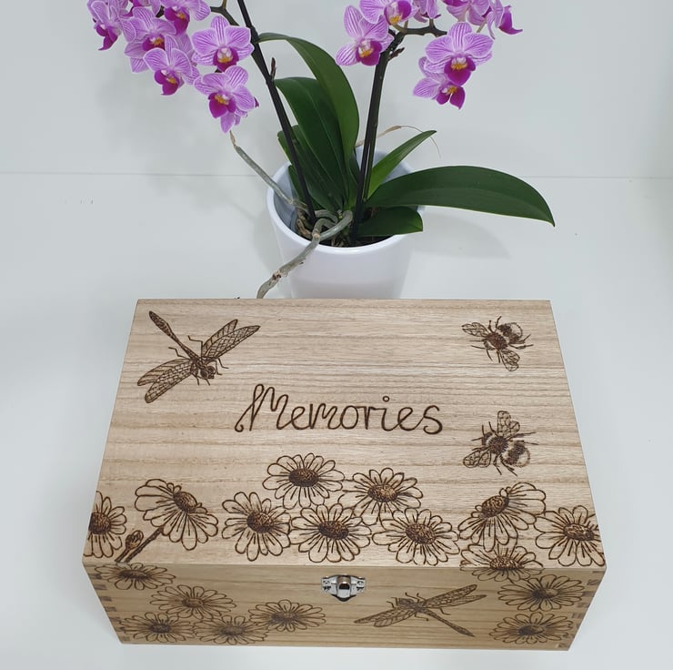 Wooden memory box, pyrography bees, daisies and... - Folksy