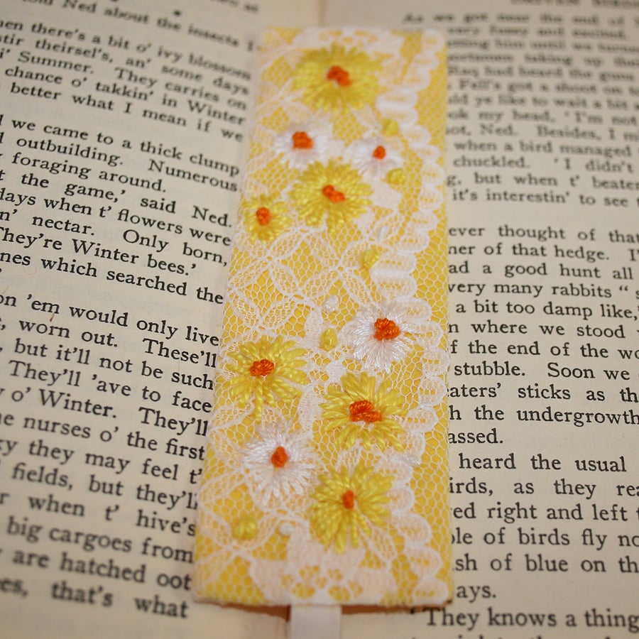 Embroidered Bookmark - Yellow Daisies on Lace - Folksy