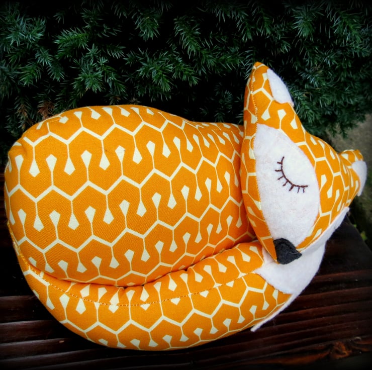 A snoozy fox cushion. Fox shelf sitter. Fox de... - Folksy