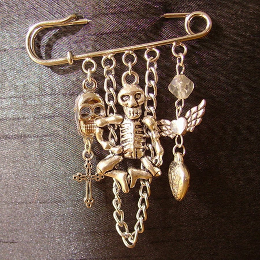 day of the dead skull skeleton kilt pin brooch ... - Folksy