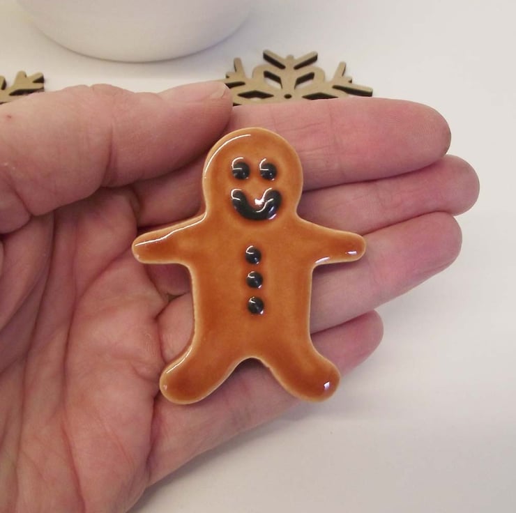 Tidgy ceramic gingerbread man brooch - Folksy
