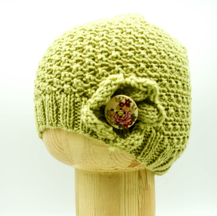SOLD - SALE - Hand Knitted daisy beanie hat in ... - Folksy