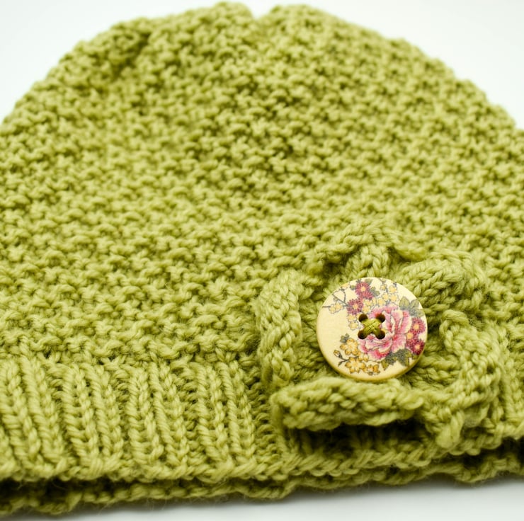 SOLD - SALE - Hand Knitted daisy beanie hat in ... - Folksy