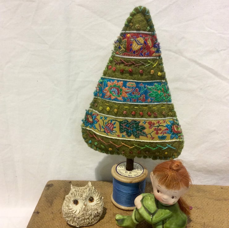 Folk inspired Christmas tree - vintage braid on... - Folksy