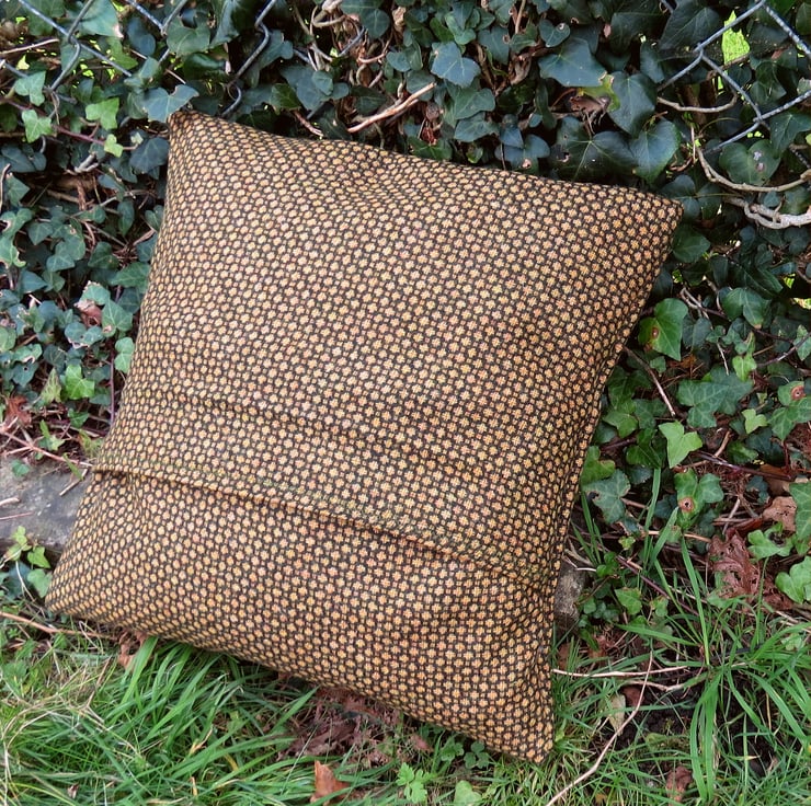 Christmas Cushion. Christmas Pudding cushion. ... - Folksy