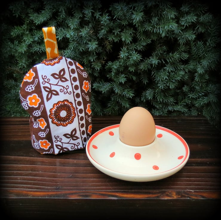 A retro flowerpower egg cosy. Keeping eggs cosy... - Folksy