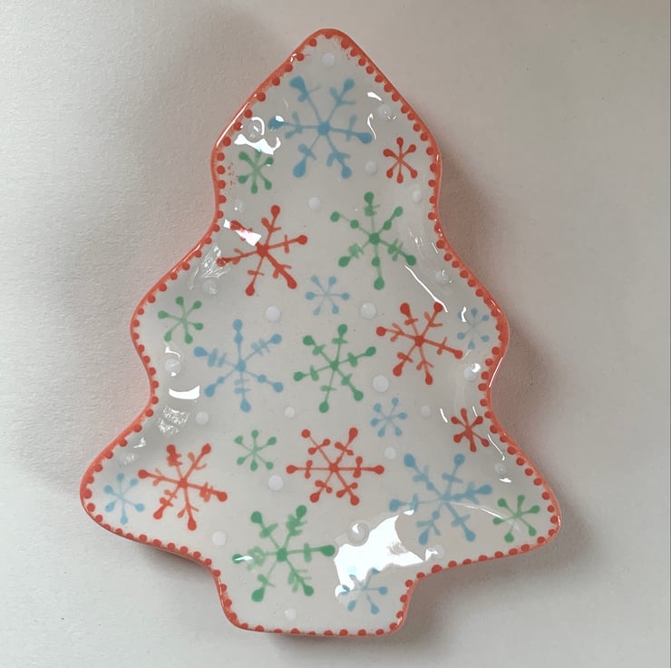 Hand Painted Ceramic Festive Snowflake Tree sha... - Folksy