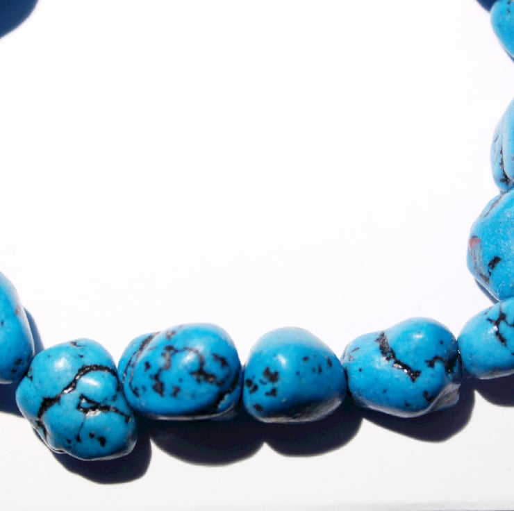 Dyed turquoise howlite gemstone chunks elastica... - Folksy