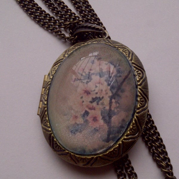 Vintage Style Locket Pill Box On A Fashionable ... - Folksy