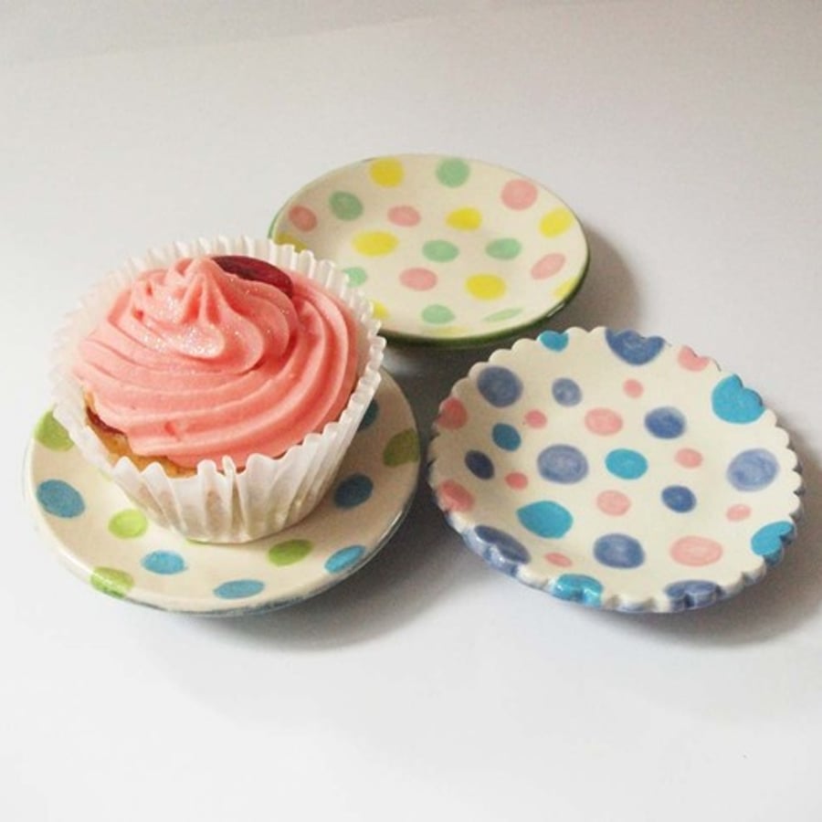 cute, spotty cupcake plate - Folksy
