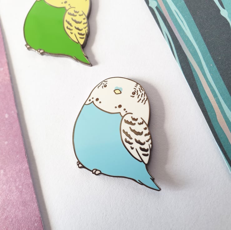 Cute budgie enamel pin badge, bird lovers gift,... - Folksy