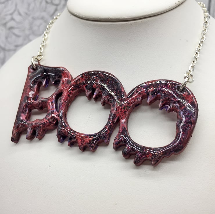 Boo Wooden word necklace in red and black Hallo... - Folksy