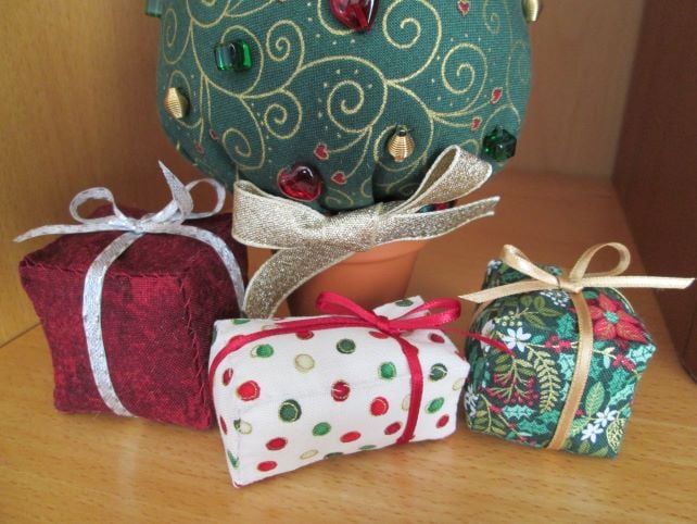 'Scrolls' Christmas Tree and Parcel Set - Folksy