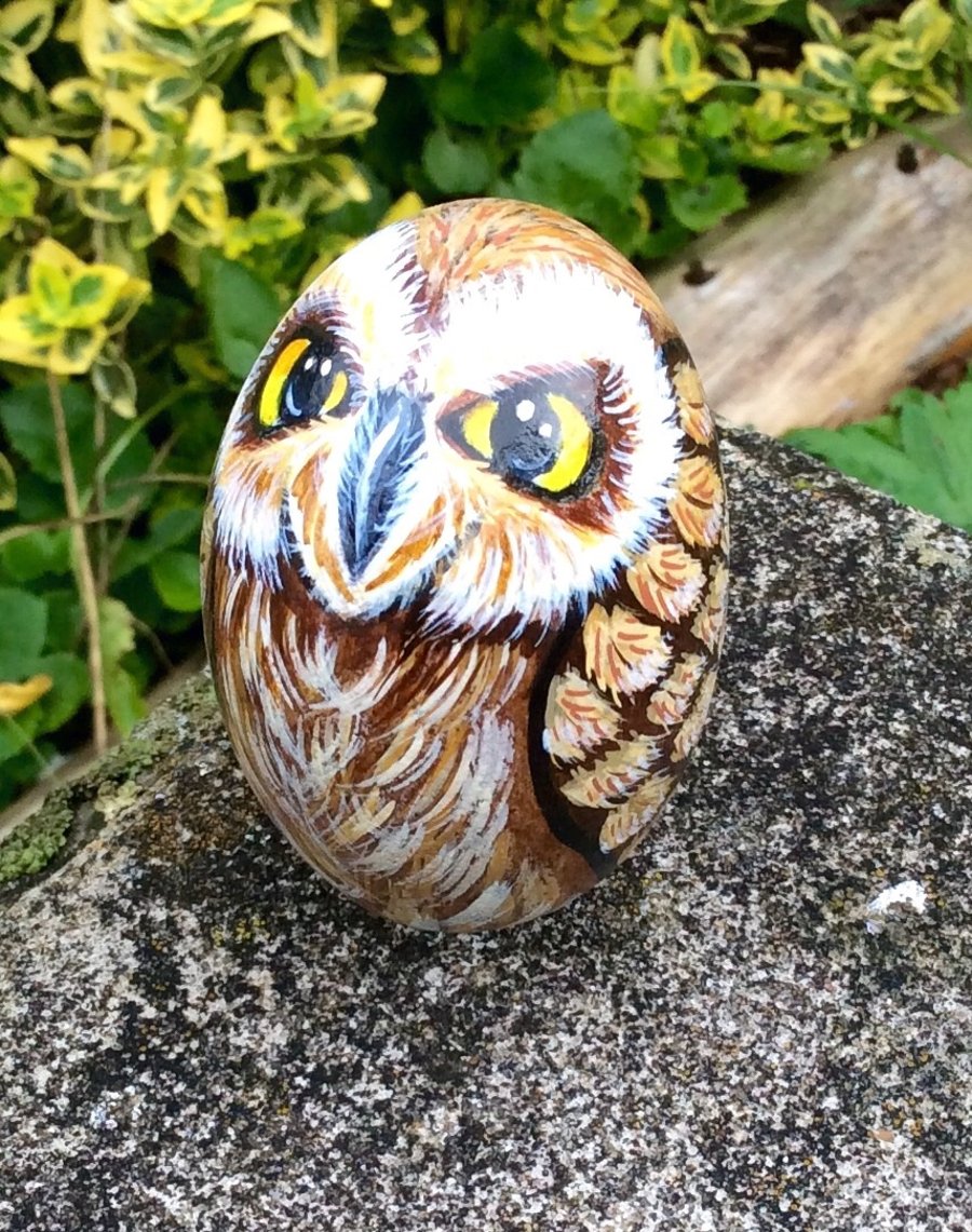 Owl hand painted pebble - Folksy