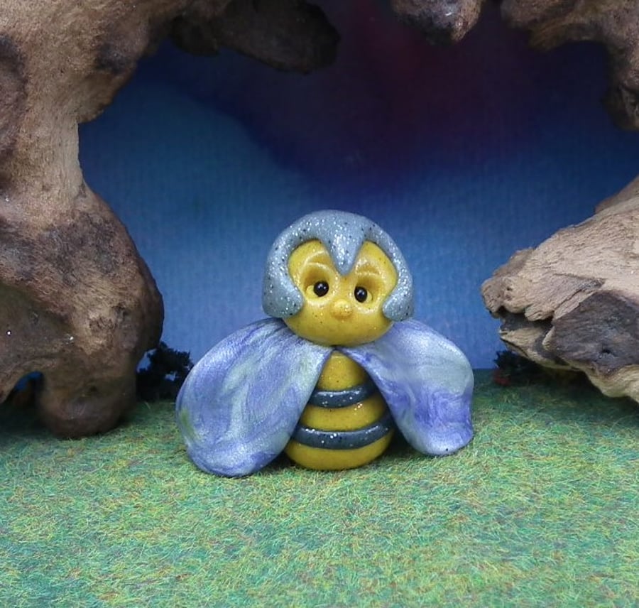 Bustling Bee 'Zzz' OOAK Sculpt by Ann Galvin Gn... - Folksy