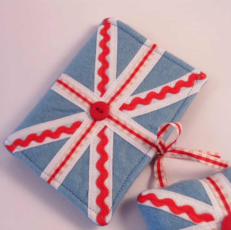 Needle case and pin cushion,sewing kit,sewing gift - Folksy