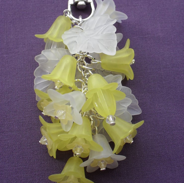 Sale Was 5.25 Now 4.00 Yellow and White Flower ... - Folksy