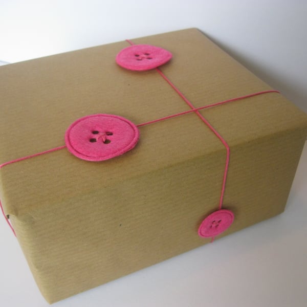 Button String Gift Wrap Set (Pink) - Folksy