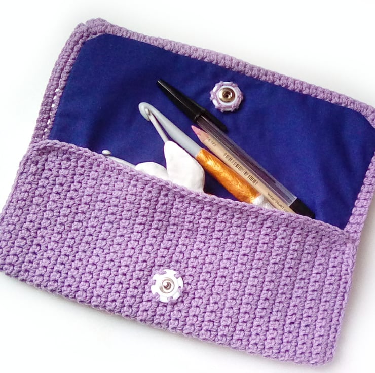 Long pencil case with crochet flowers - Folksy