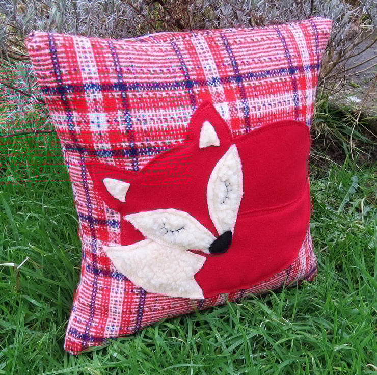 A snoozy fox on tartan. Fox cushion, complete ... - Folksy