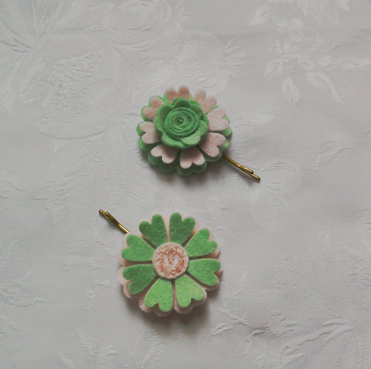 Felt flower, hair accessories, pink, green, han... - Folksy