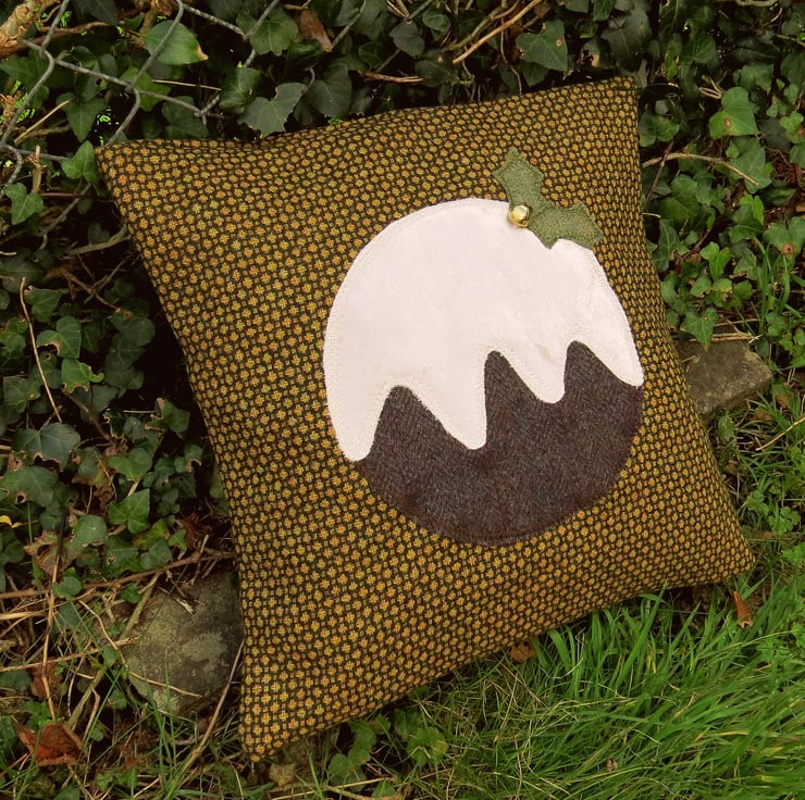 Christmas Cushion. Christmas Pudding cushion. ... - Folksy