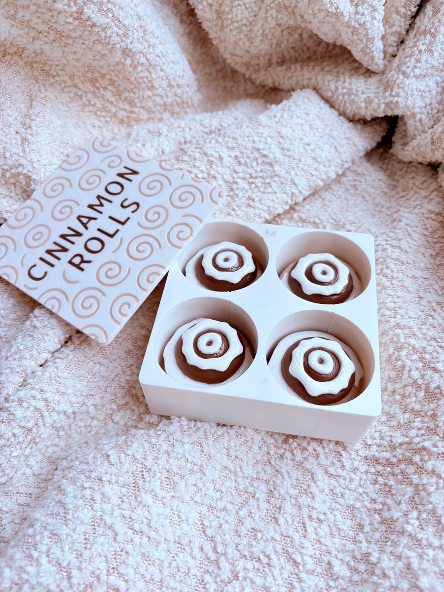3D Printed Cinnamon Roll Fridge Magnets with Gi... - Folksy
