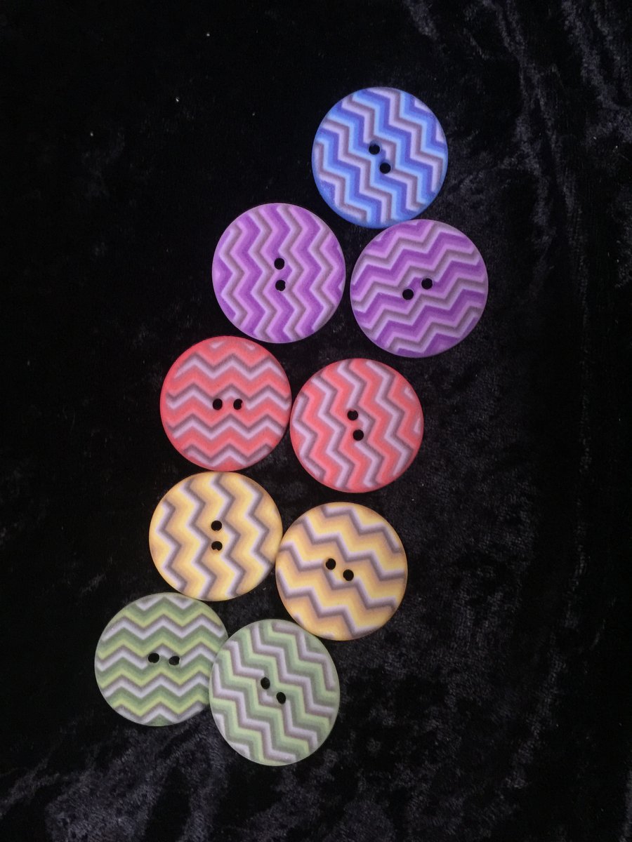 Zigzag Pattern Button - Folksy