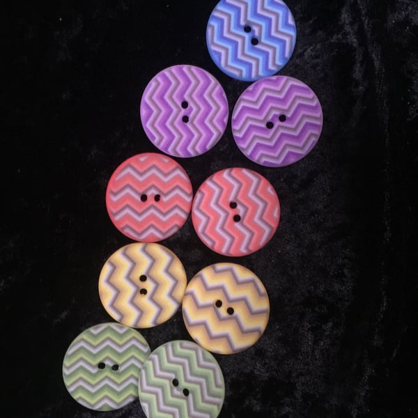 Zigzag Pattern Button - Folksy