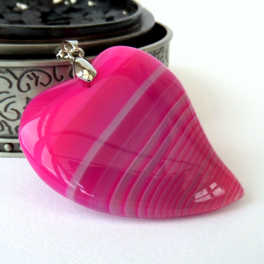Stunning pink banded agate heart pendant necklace - Folksy