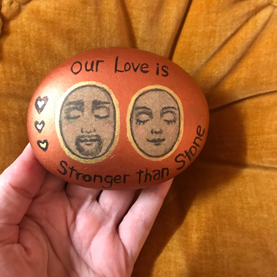 Painted couple pebble, "Our love is strong... - Folksy