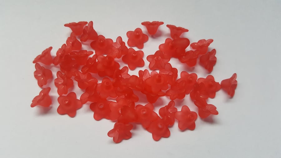 50 x Frosted Acrylic Beads - 10mm - Flower - Red - Folksy
