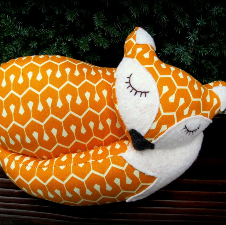 A snoozy fox cushion. Fox shelf sitter. Fox de... - Folksy