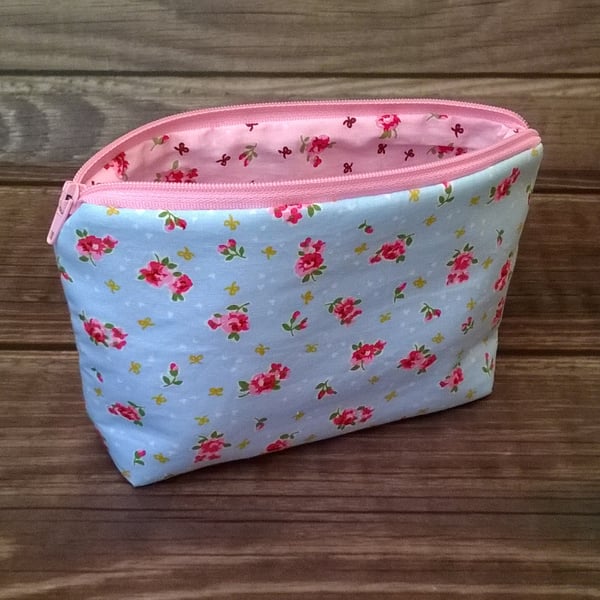 Make up bag, 100% cotton, lined, pale blue flor... - Folksy