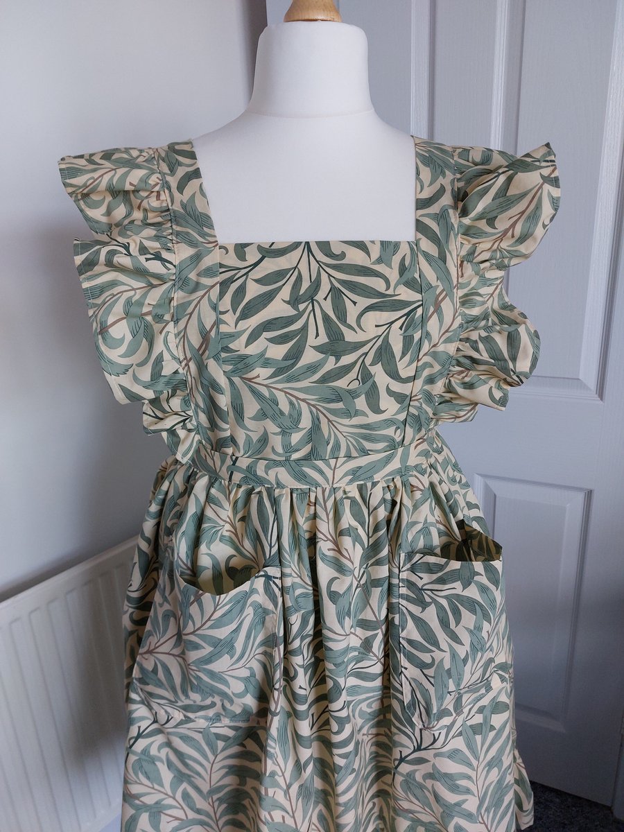 Traditional country cottage style apron - Folksy