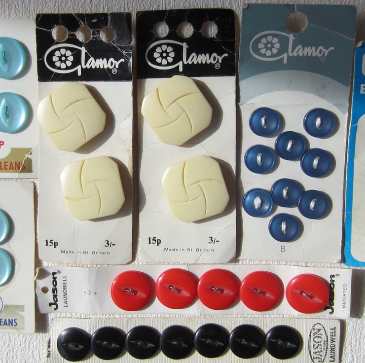 Sale Lot of 8 cards of Vintage Buttons - Folksy