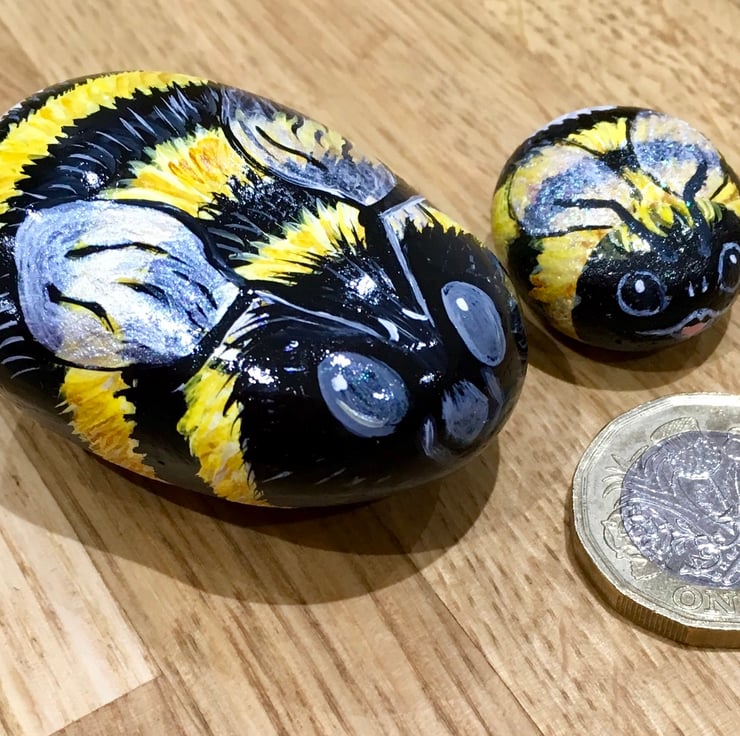 Bee hand painted stones garden rock art wildlif... - Folksy