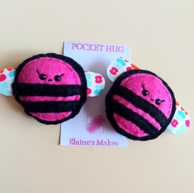 'Bumble bee' pocket hug and pocket hug card gif... - Folksy