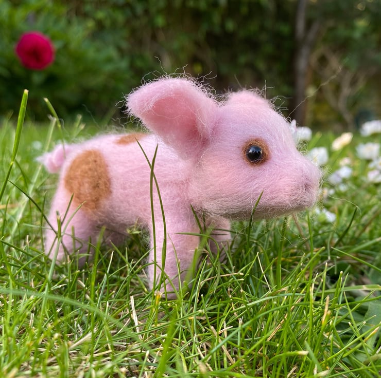 Needle felting kit, Pig. Make a mini piglet wit... - Folksy