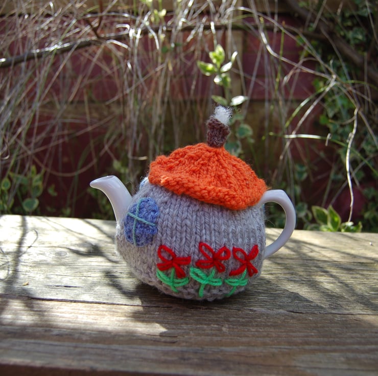 Knitted tea cosy - Country cottage design to f... - Folksy