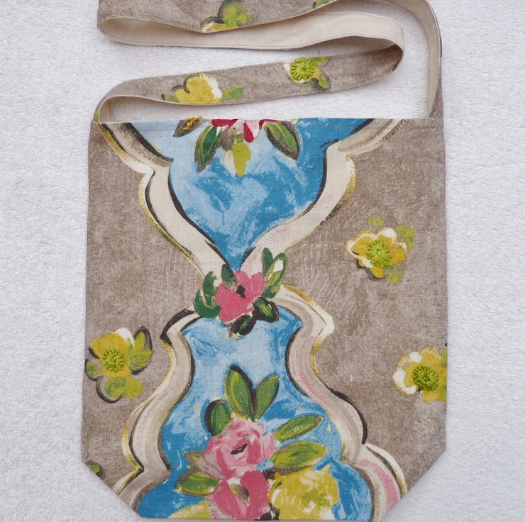 Embroidered Linen Shoulder Bag with Wooden Butt... - Folksy