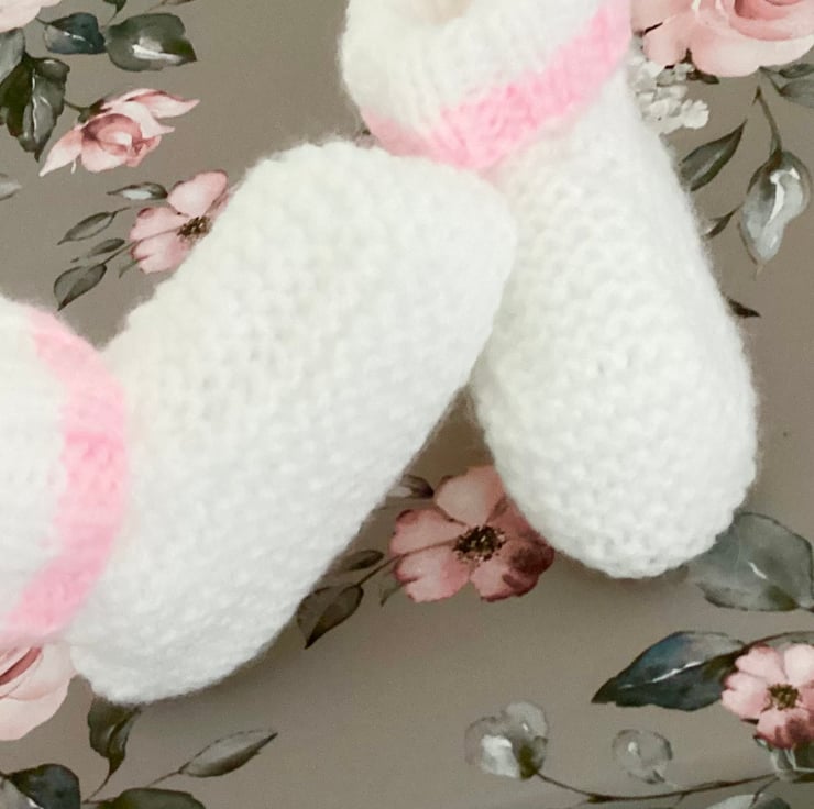 White knitted baby booties, Little Sister buttons - Folksy