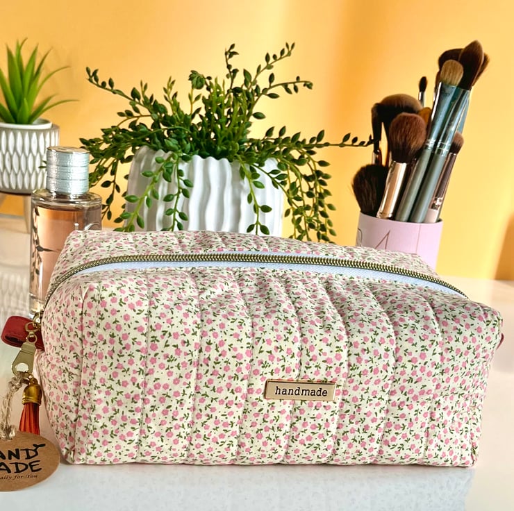 Floral Print Box Shape Quilted Toiletry Bag - Folksy