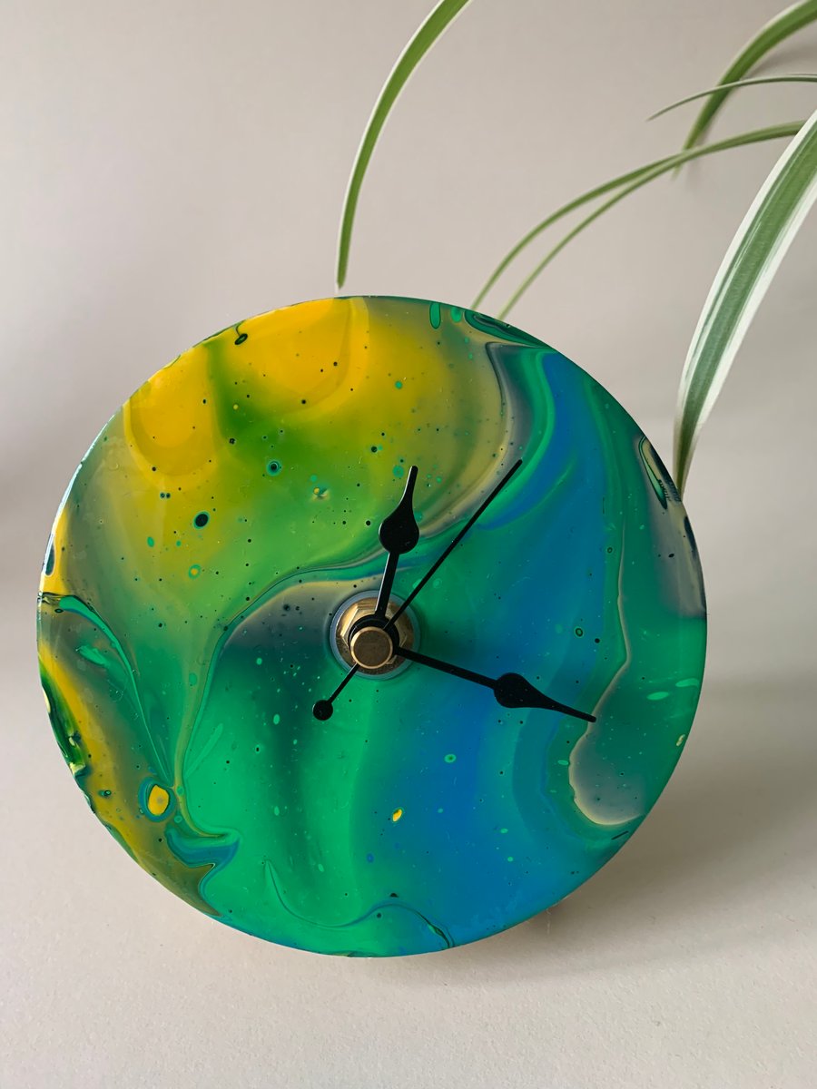 Upcycled CD clock - Folksy