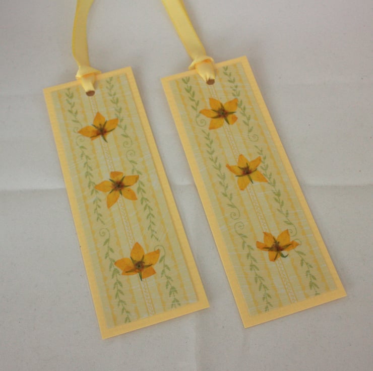 Handmade pressed flower laminated bookmark - Folksy
