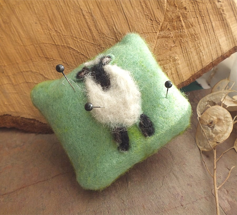 Needlefelt Sheep Pin Cushion - Folksy