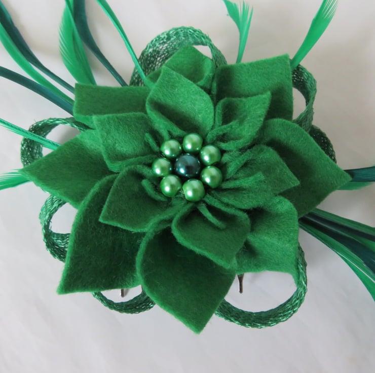 Emerald and Bottle Green Felt Flower & Pear... - Folksy