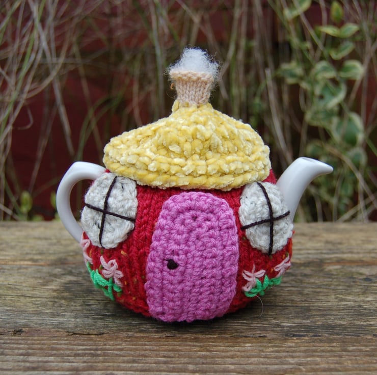 Knitted tea cosy - Country cottage design to f... - Folksy